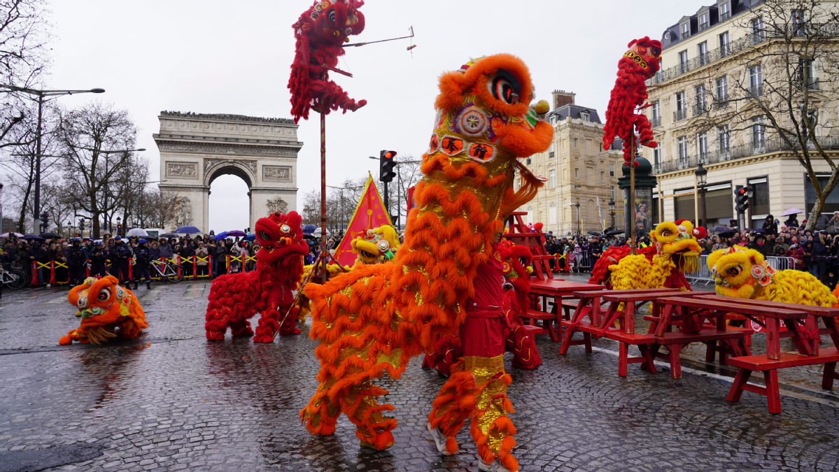 Chinese New Year parade delights crowds in Paris_news_english_QiluNet
